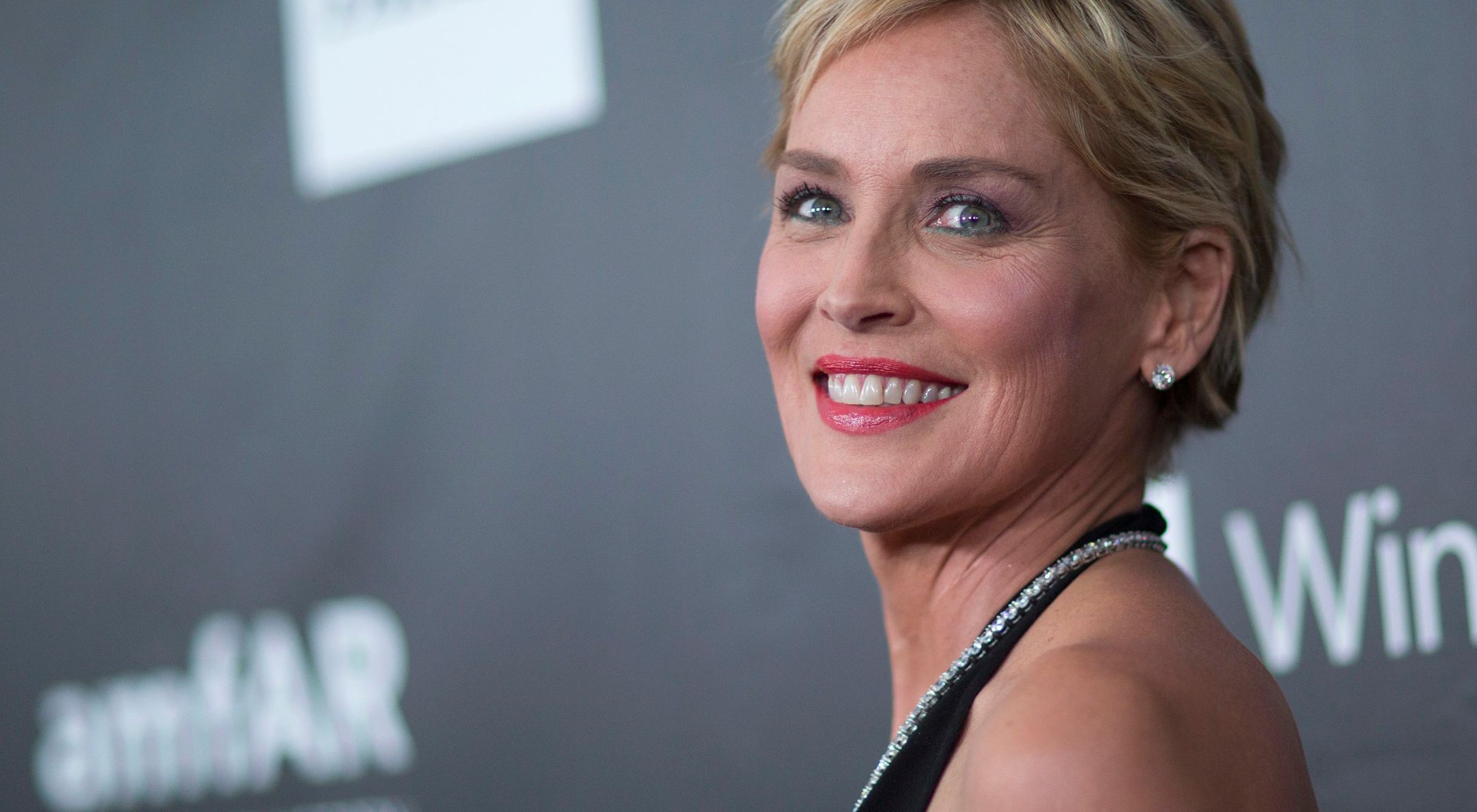 "Nenechte se odbýt doktory," vzkazuje Sharon Stoneová poté, co jí našli nádor - Žena.cz ...