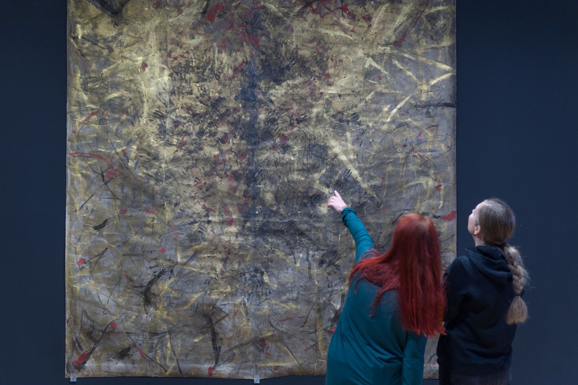 Otec hledal stopy po neandertálcích, syn tvořil. Připomíná je výstava Valoch & Valoch - Aktuálně.cz