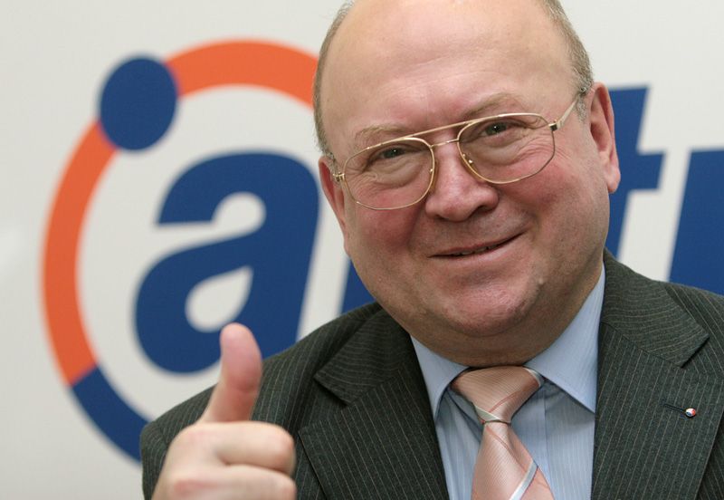 První kosmonaut Vladimír Remek odpovídal on-line - Aktuálně.cz