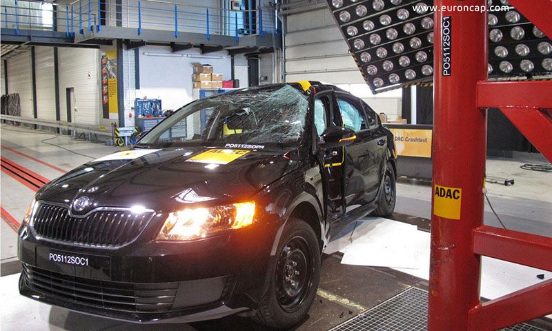 Octavia má pět hvězdiček za crash test až na 3. pokus - Aktuálně.cz