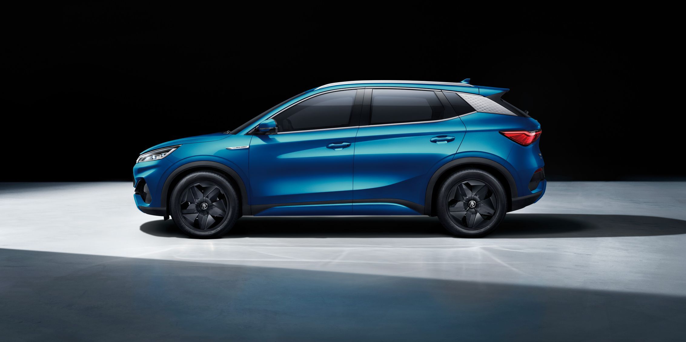 Další čínská auta na březích Evropy: elektromobily BYD navrhoval bývalý ...