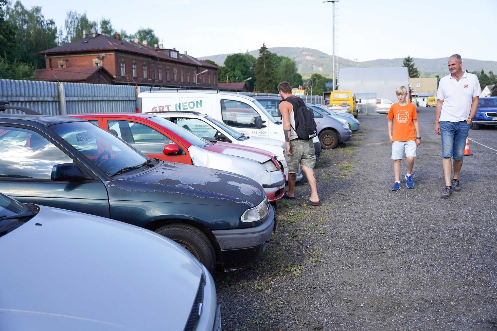 O autovraky se strhla bitva. Liberec vyčistil ulice, vydražil všechny ...