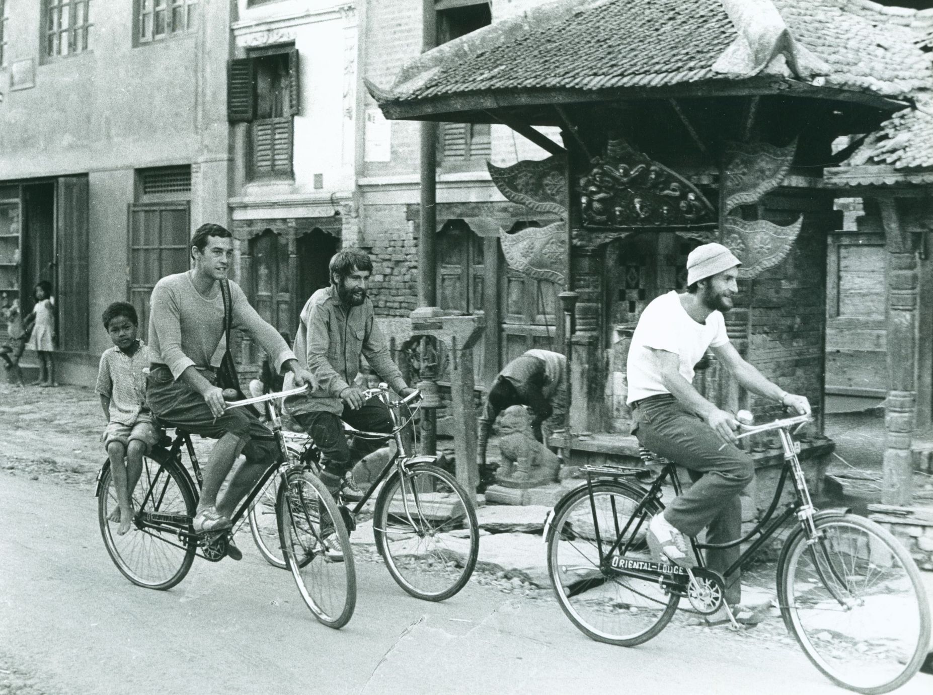 Do Japonska za 21 dní. Veterány v čele s Tatrou 603 chtějí ujet tisíc ...