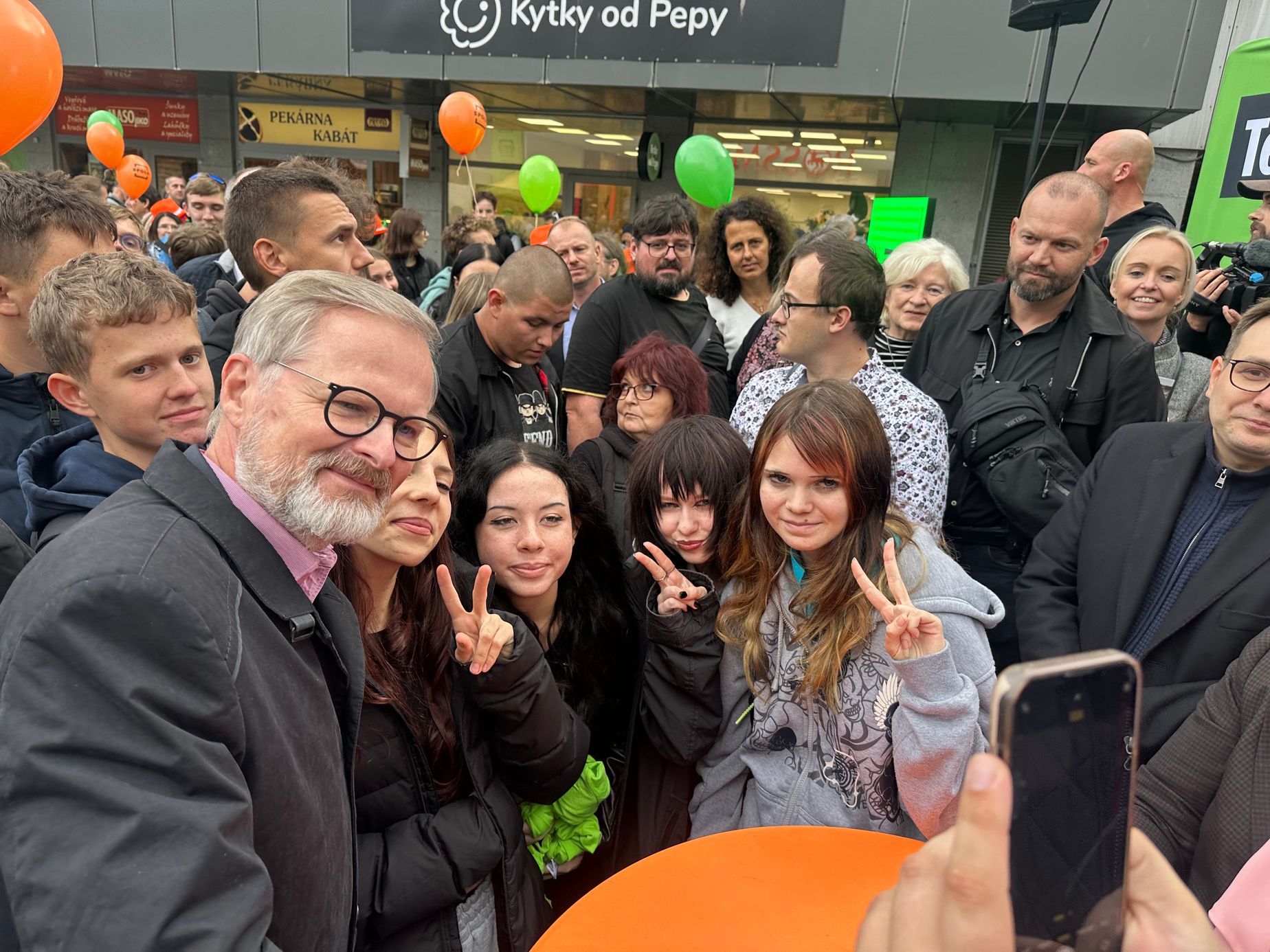 Fiala v jednom ohni. Porazte "svinské" komouše. Proč jste zradil ...