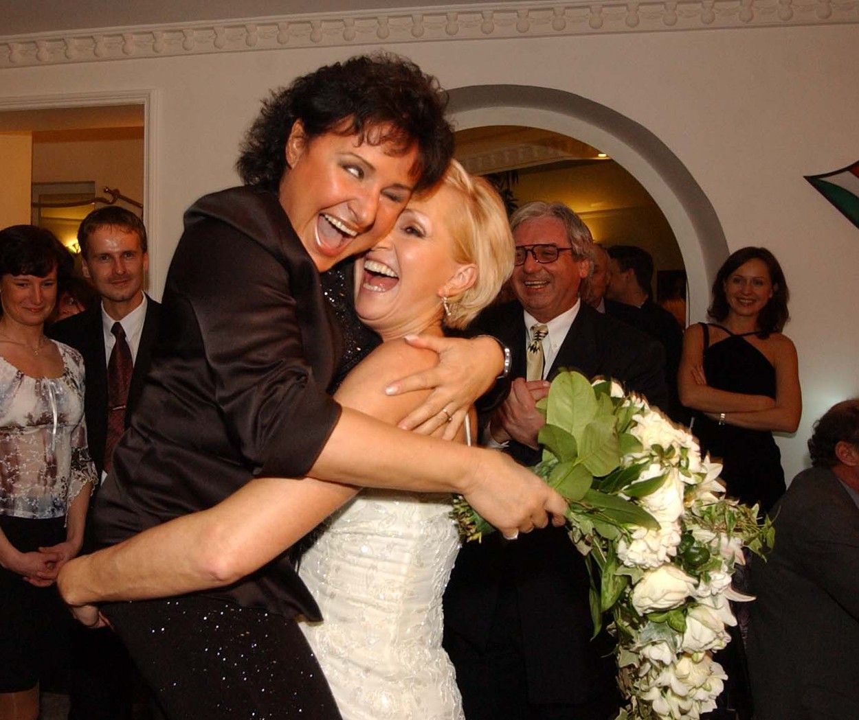 Fotky ze svatby Vondráčkové. Před 20 roky pařil celý šoubyznys ...