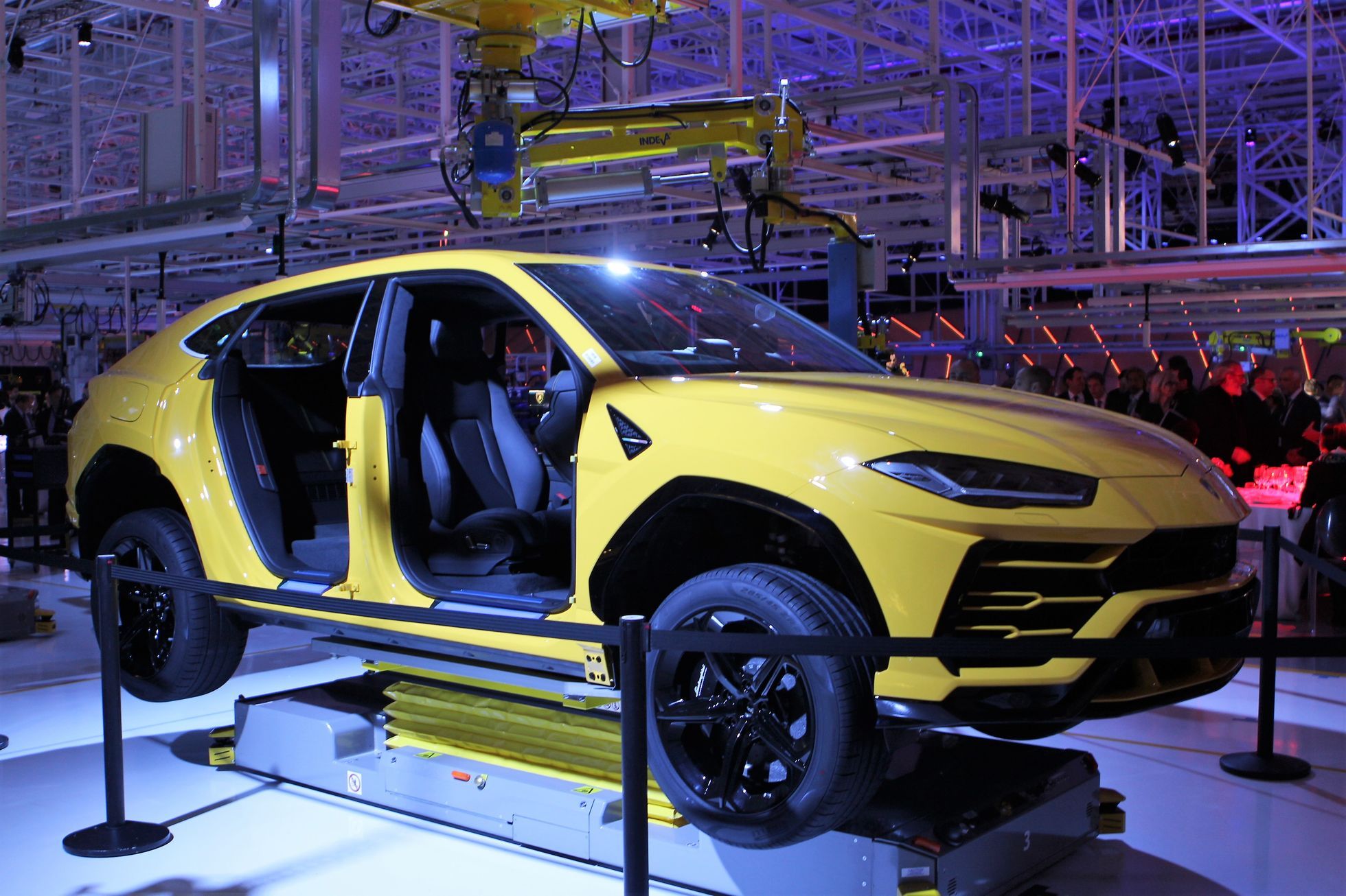 Foto: Lamborghini ukázalo Urus, nejrychlejší SUV na světě, které jede až 305 km/h. Byli jsme u ...