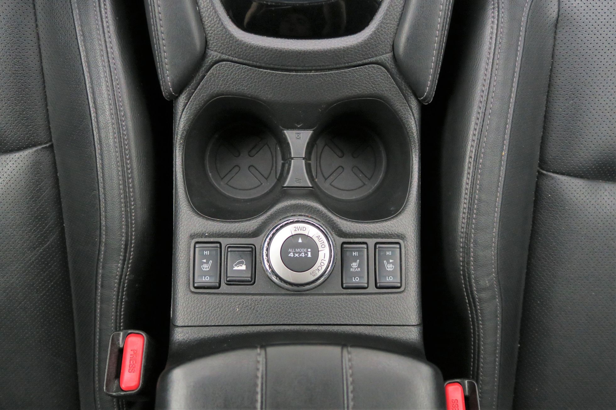 Ojetý Nissan X-Trail je Japonec ze staré školy. Nudný, praktický a ...