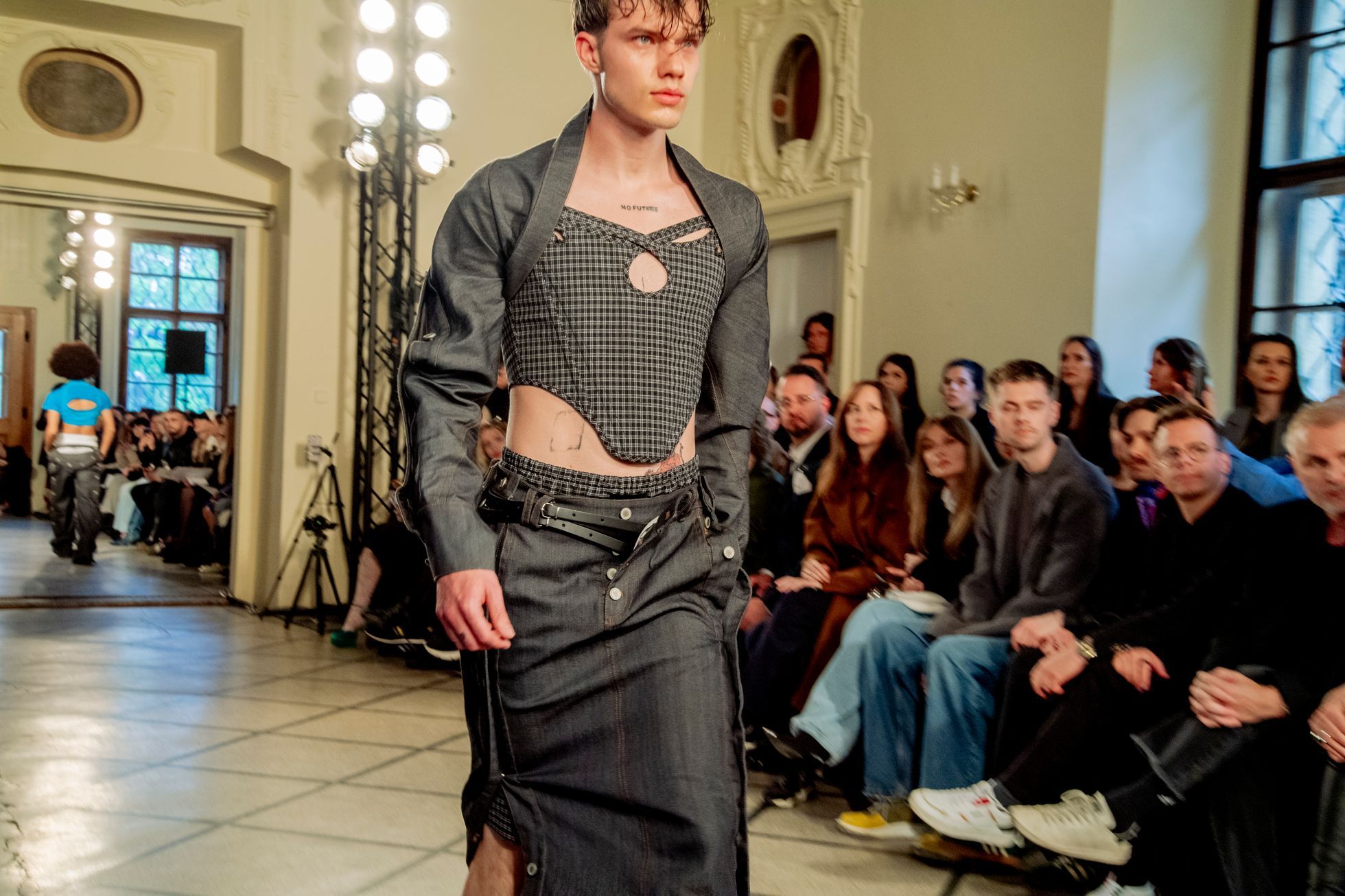 Prague Fashion Week na molu. Česká móda: dramatická, provokativní i ...