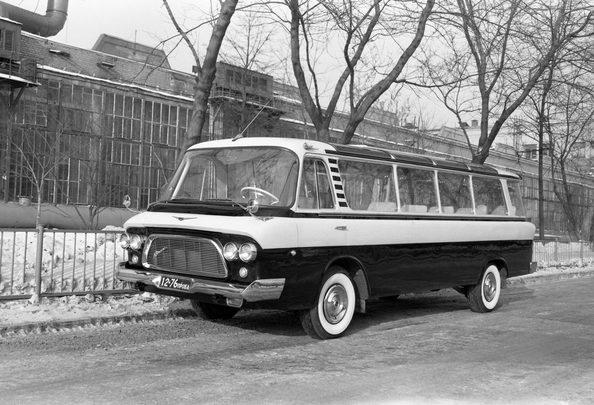 Luxusní ZiL 118 předběhl svou dobu. Nejhezčí sovětské auto chtěl dělat ...