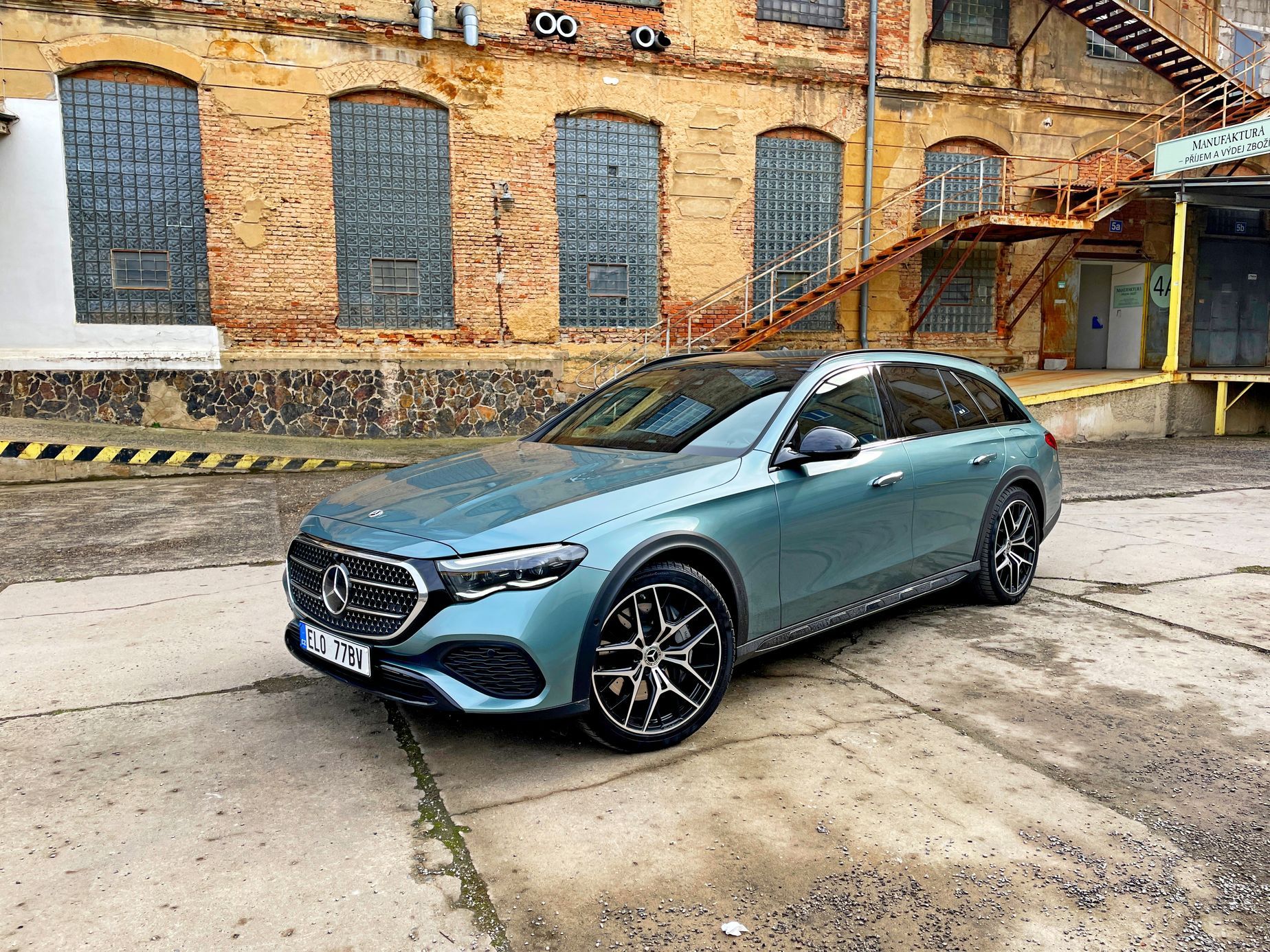 Držet krok sám se sebou je to nejtěžší. Test Mercedesu-Benz Třídy E All ...