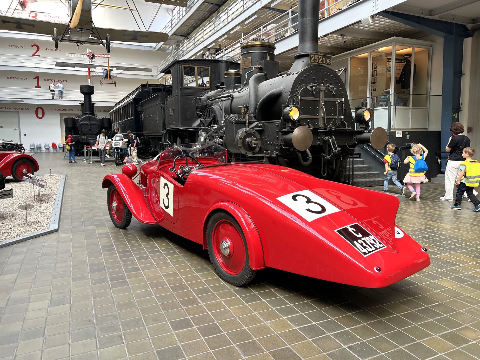 Po devadesáti letech opět na startu. Unikátní Jawa pojede 1000 mil ...