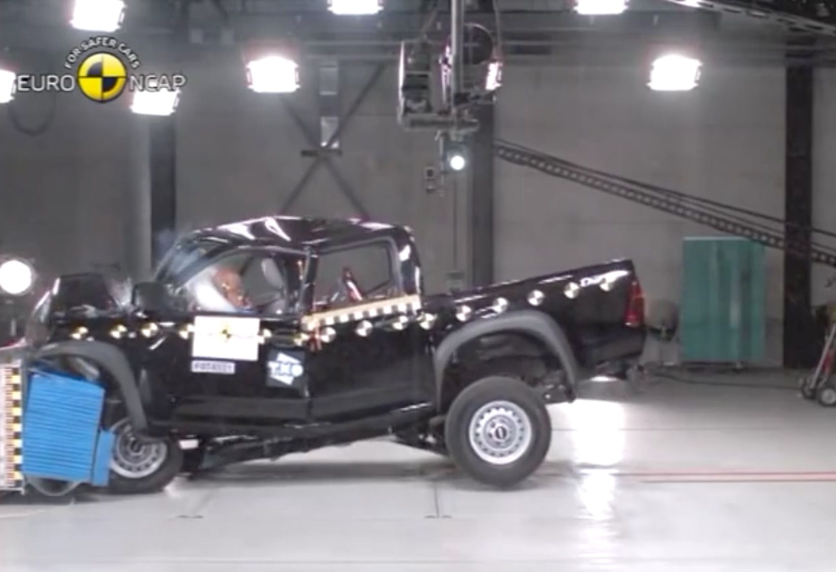 Crash test Isuzu D-Max z roku 2008 - Aktuálně.cz
