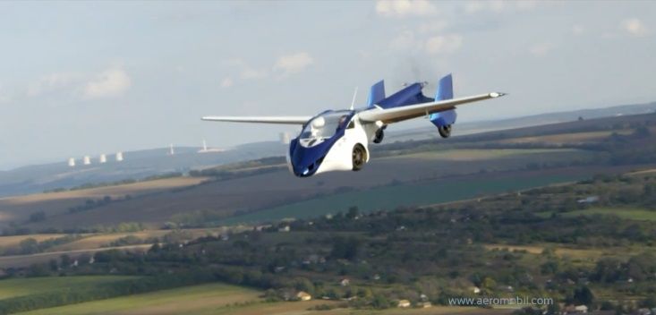 Na Slovensku se zřítilo létající auto, pilot je lehce zraněn - Aktuálně.cz