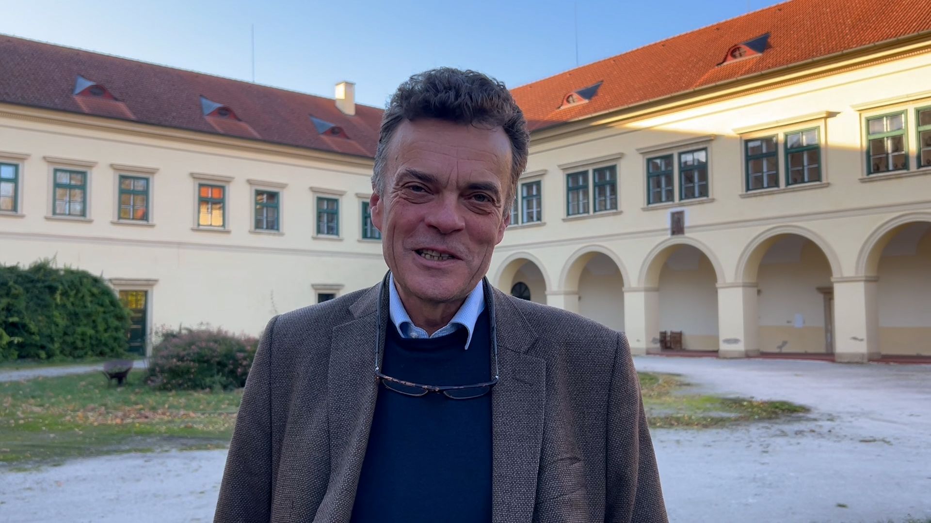 Tomáš Czernin na svém zámku Dymokury - Aktuálně.cz