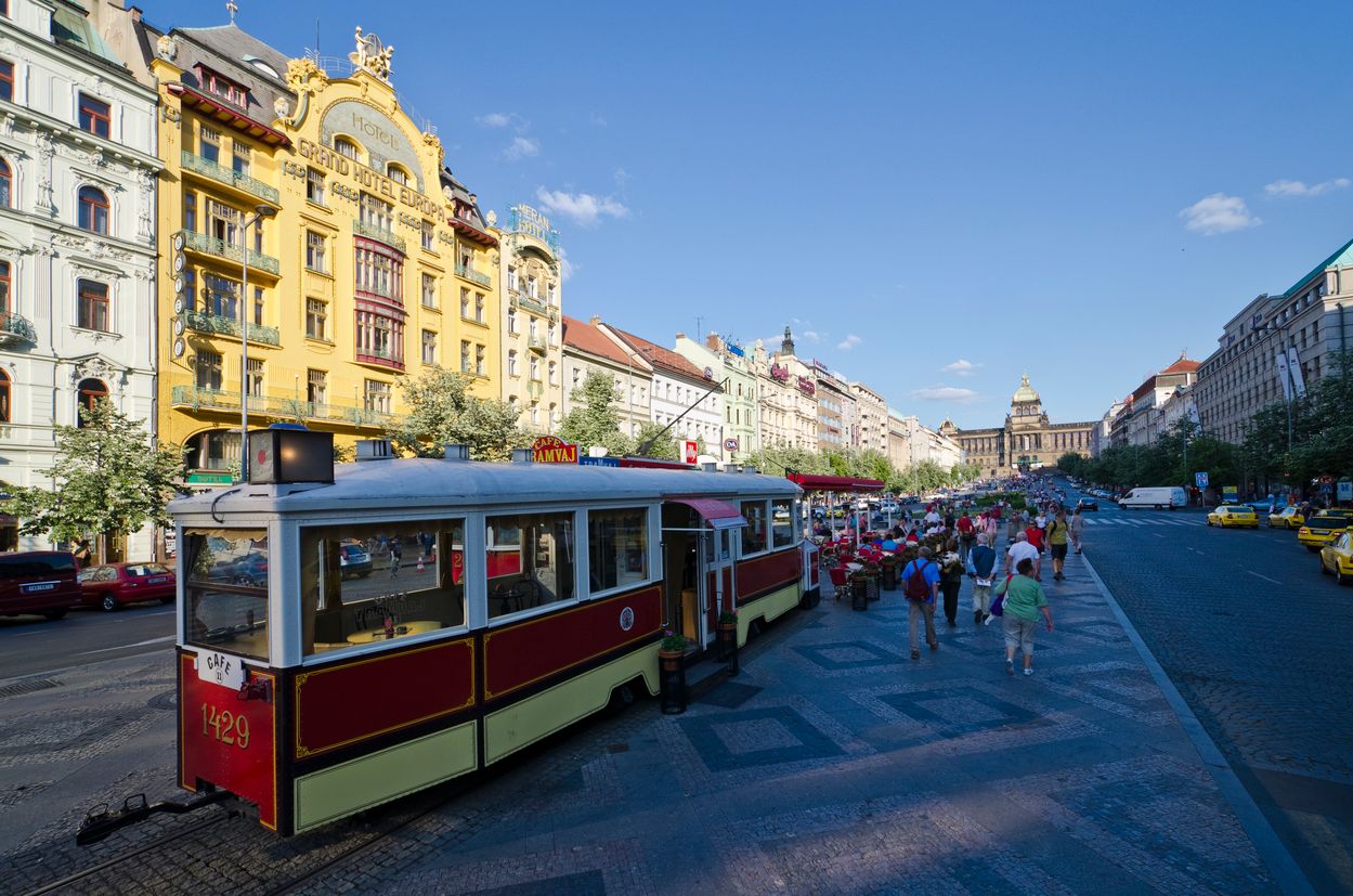 Architekt: Václavák je náhrobkem komunismu. Z Prahy se stane evropské ...