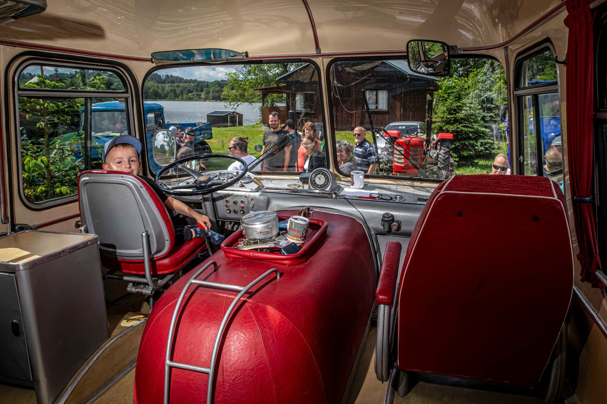 Sraz socialistických aut Hnačov - Aktuálně.cz
