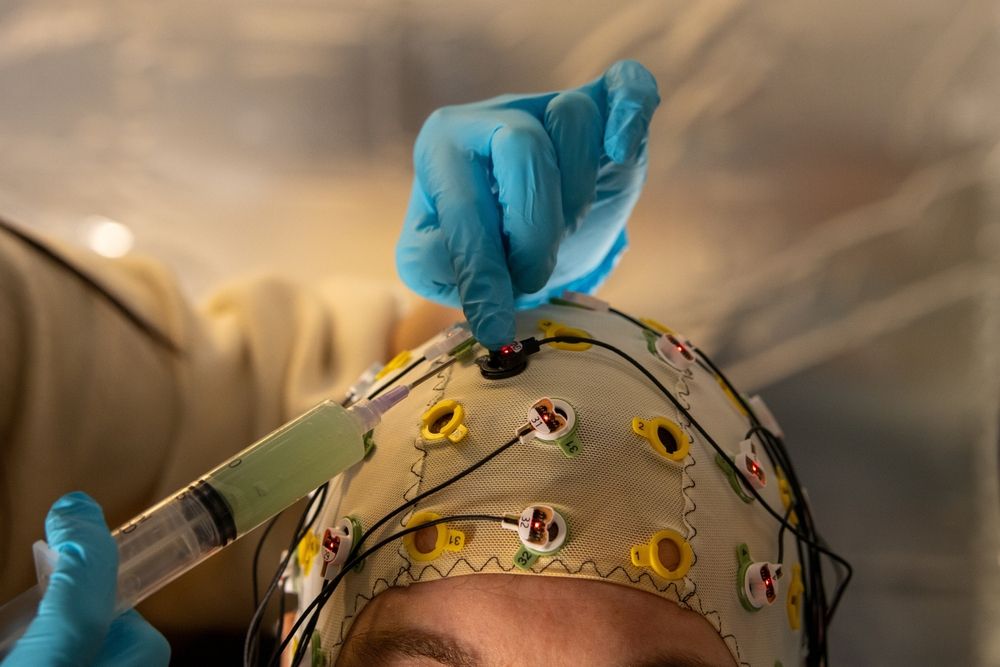 Třináctiletý Brit je po operaci prvním epileptikem s neurostimulátorem ...