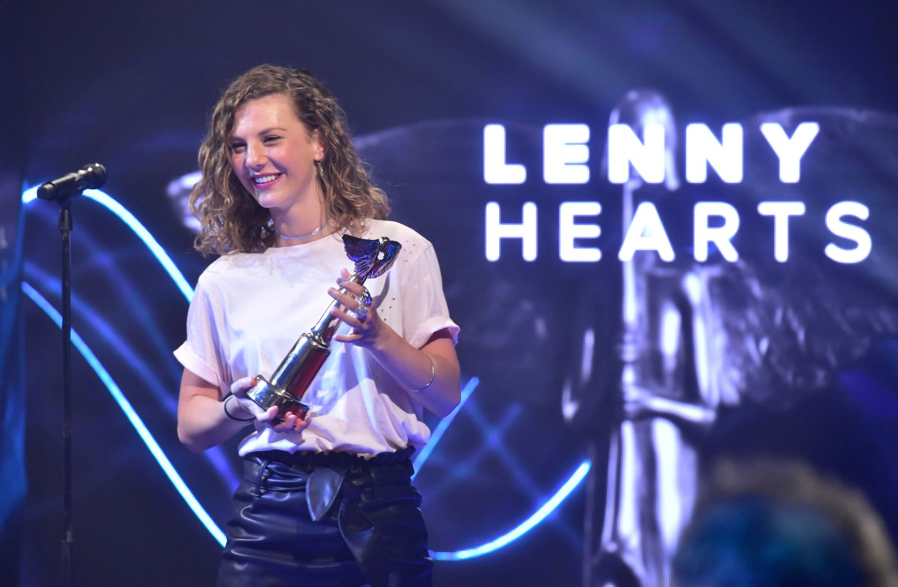 Vyhráli mladí. Ceny Anděl ovládla zpěvačka Lenny a zpěvák Thom Artway ...