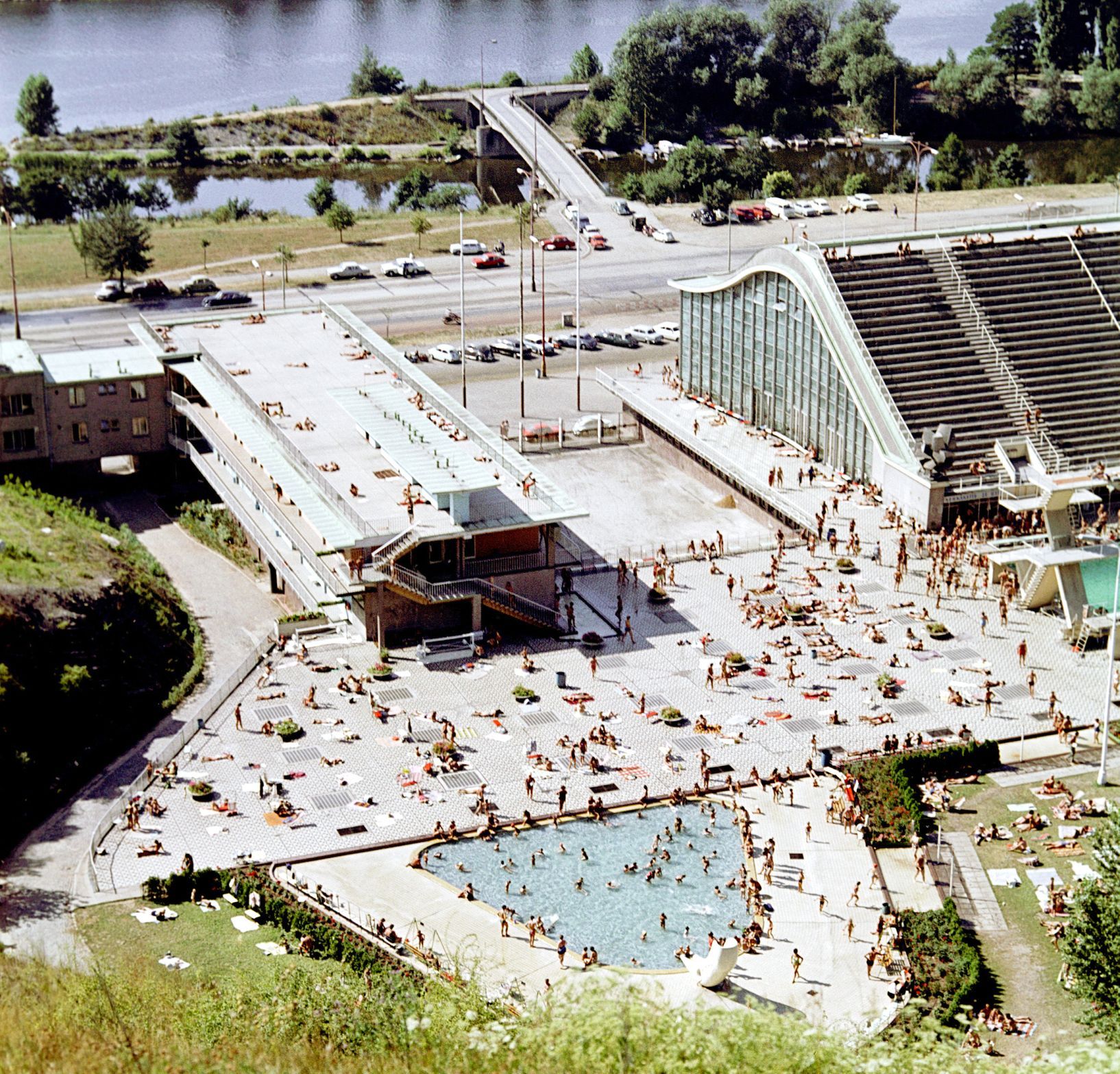 Foto: Bazén v Podolí je chráněnou památkou. Nahlédněte do historie ...