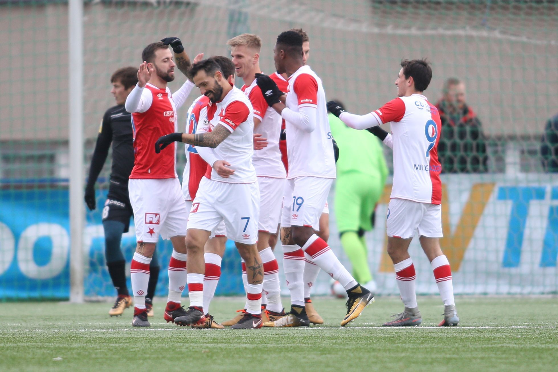 Živě: Slavia - Šachtar 2:3; osmifinalistovi Ligy mistrů Slavia v Dubaji ...