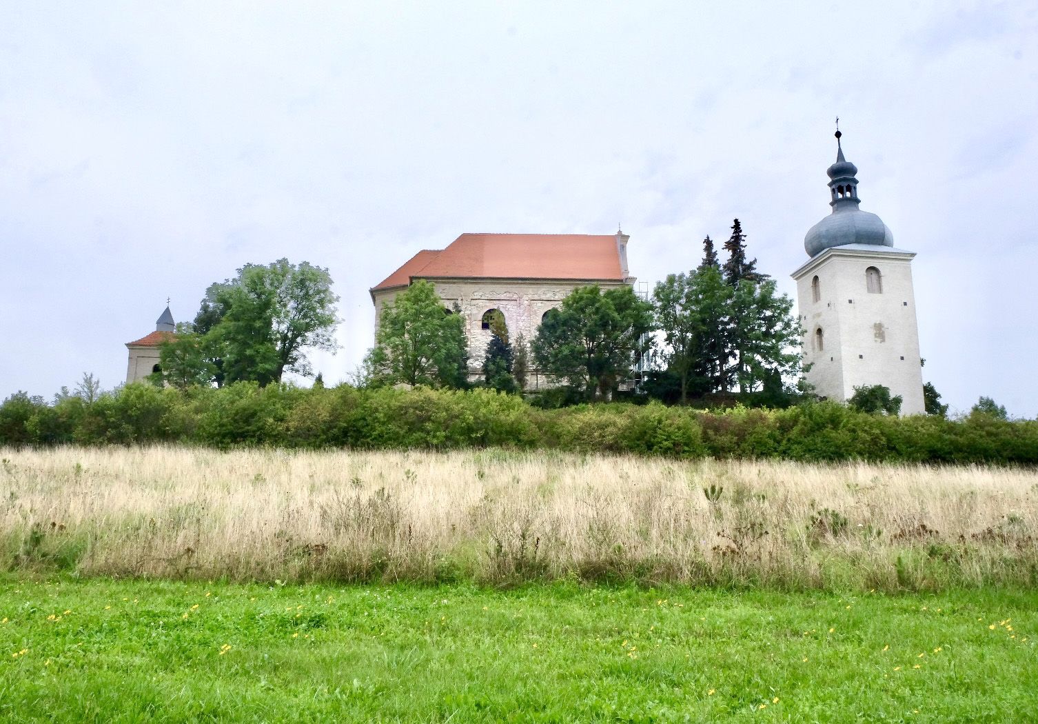 Poslední mše v něm byla před 70 lety. Opuštěný kostel na Ústecku ...