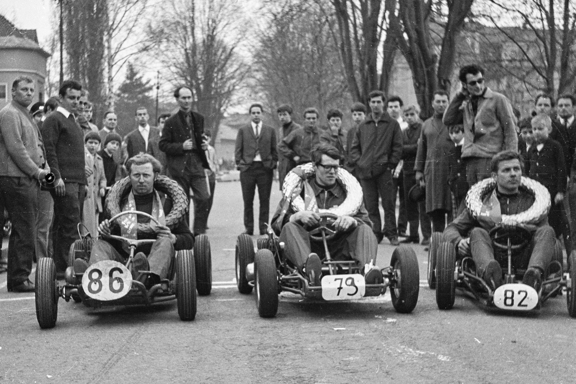 Fotograf Martin Wágner zachraňuje "negativy z popelnice" a vydává knihu ...
