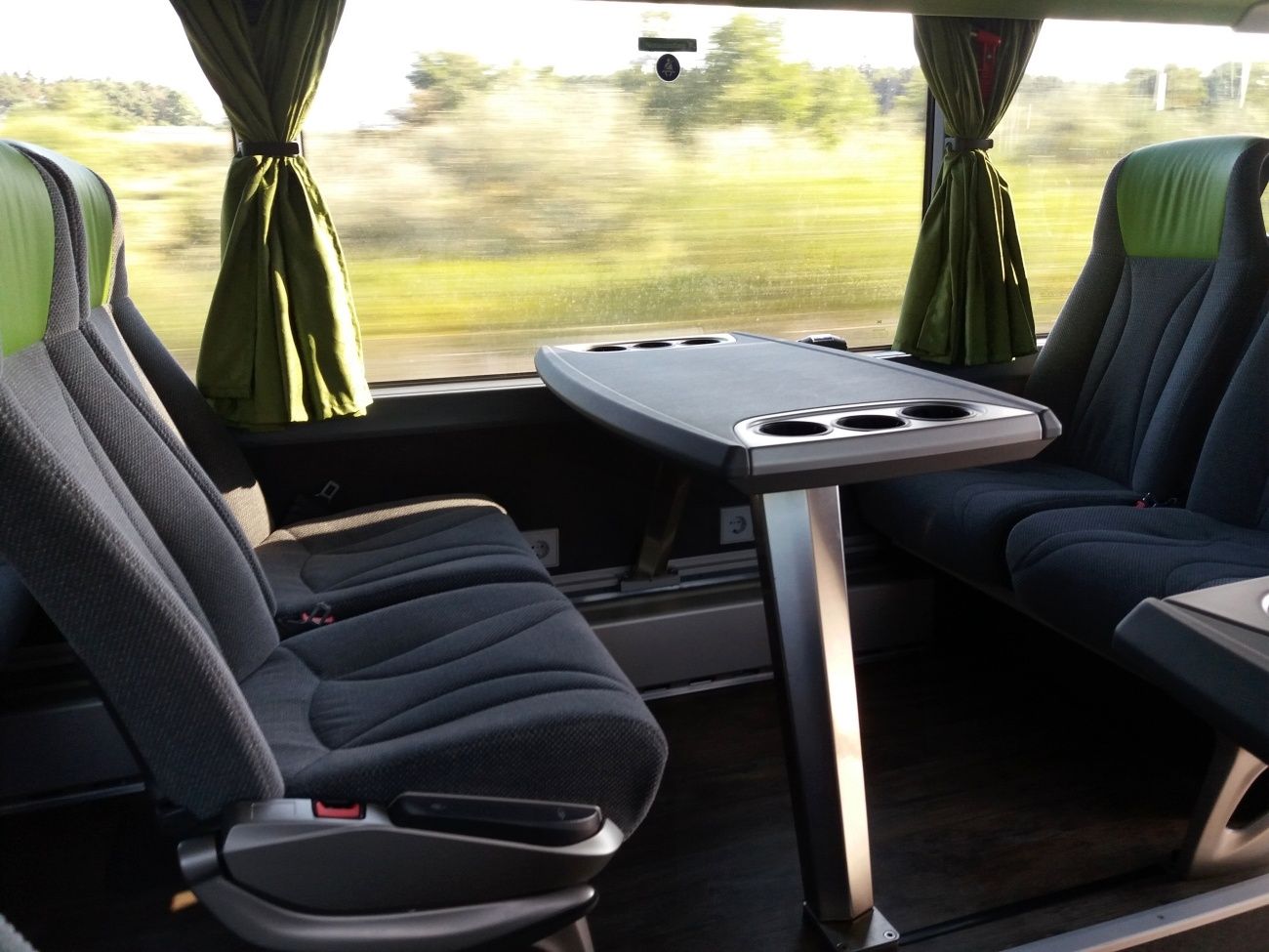 Zelené autobusy proti žlutým. Otestovali jsme, jak FlixBus po roce ...