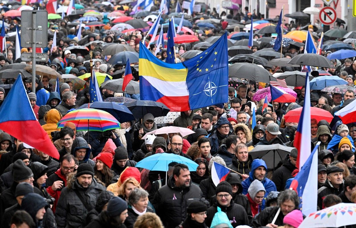 Foto: Češi si připomněli 17. listopad. Svátek provázel pochod za ...