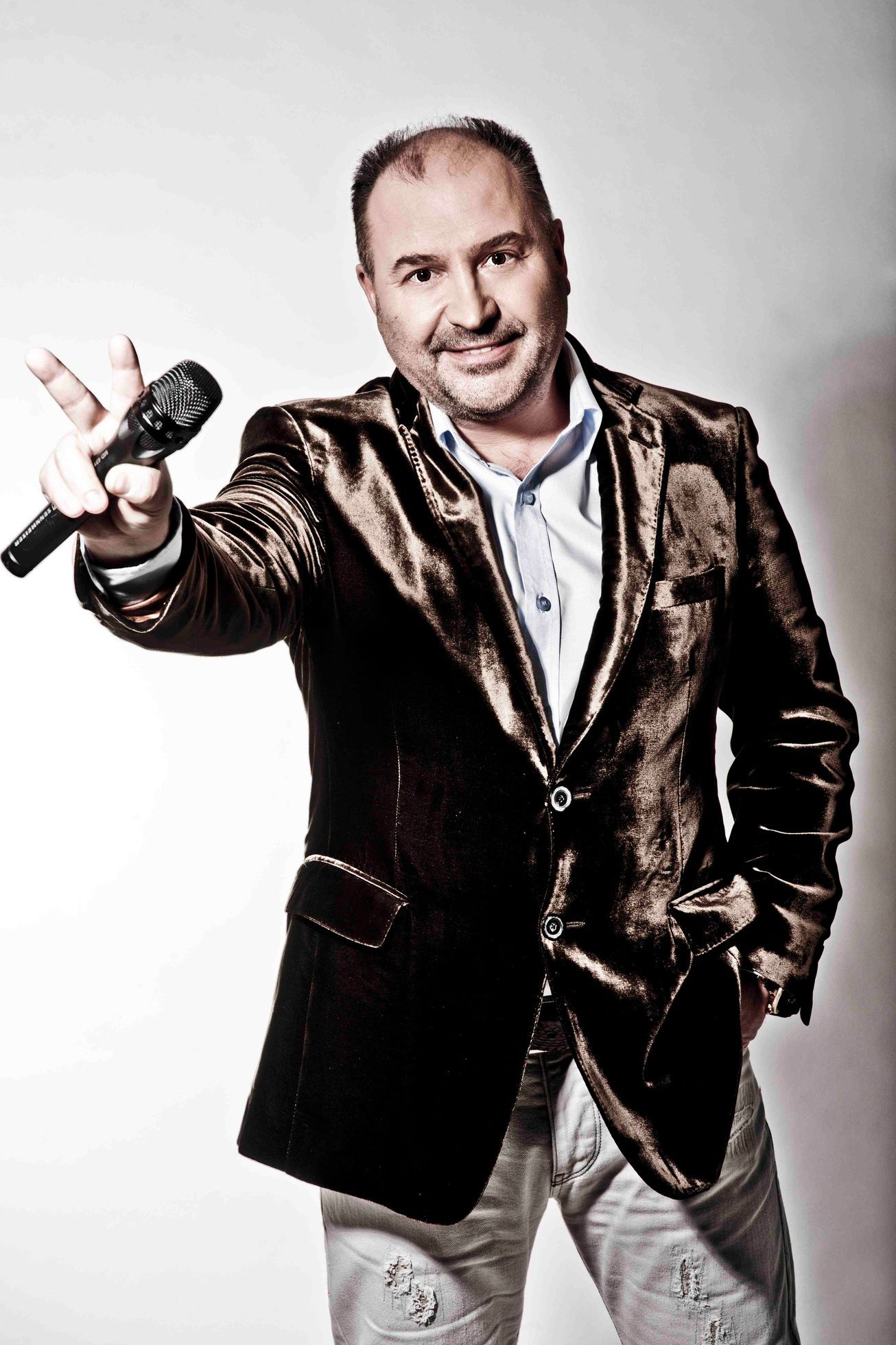 Odsuzují ho, ale jeho hity zlidověly. Michal David i po šedesátce ...