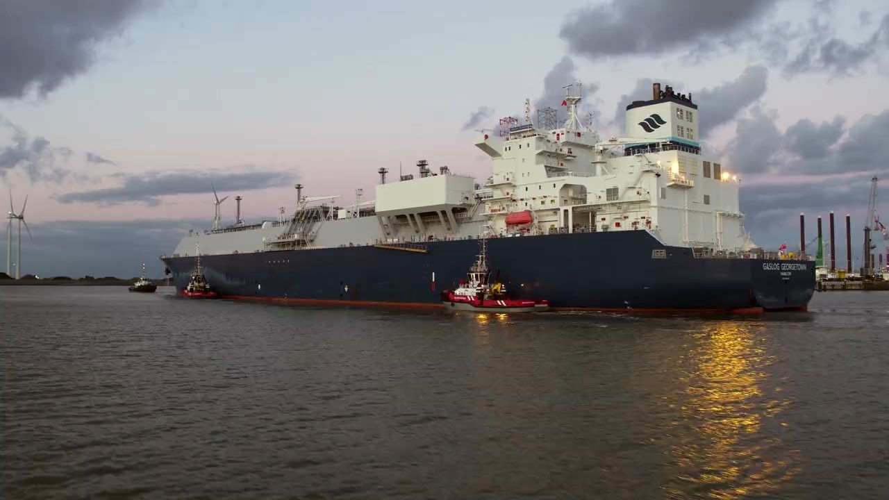 O krok blíž k nezávislosti na Rusku. LNG z terminálu v Nizozemsku proudí do potrubí - Aktuálně.cz