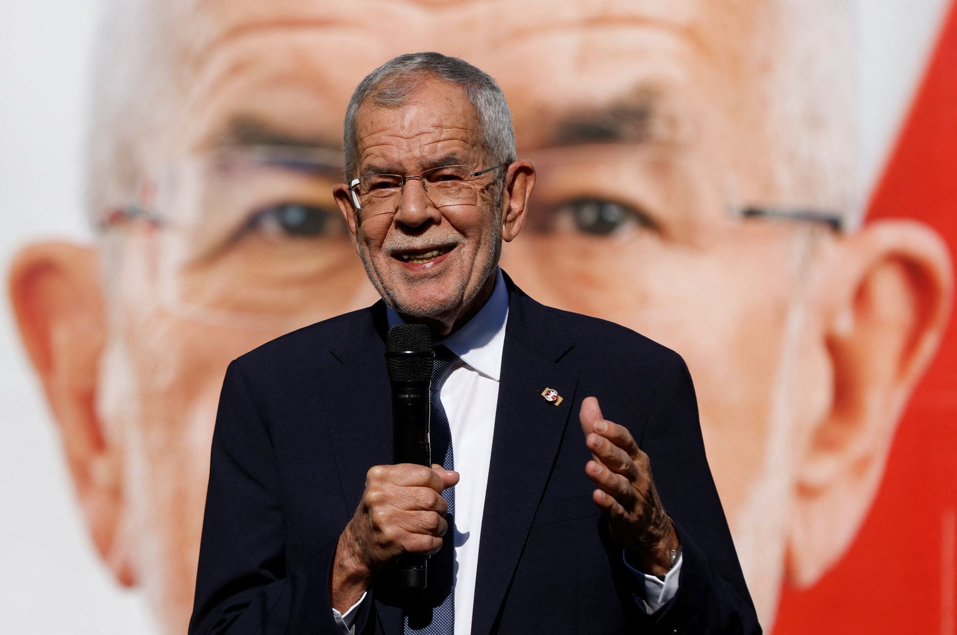 Van der Bellen zůstane rakouským prezidentem, vyhrál už v prvním kole ...