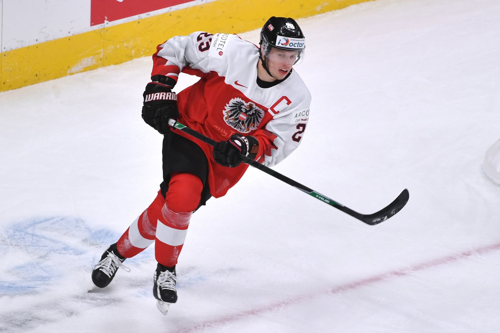 Místo NHL chození po doktorech. Na MS jsi riskoval život, vyděsili ...