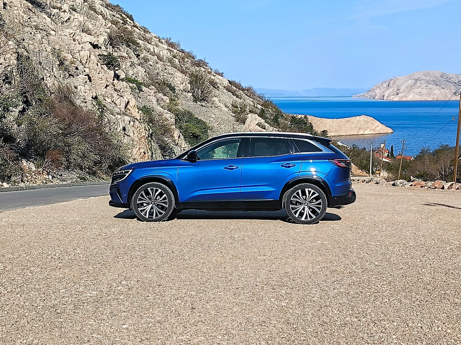 Hraje to dobře. Renault Austral překonává konkurenci výbavou, levný ale ...