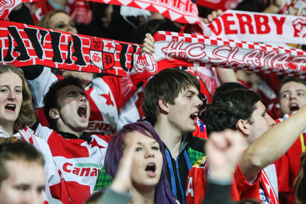FOTO Fans Slavie v ráži. Sešívání vyhráli páté derby v řadě - Aktuálně.cz