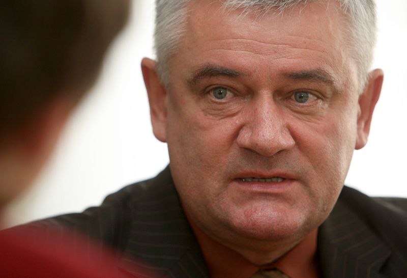 Nezdvořák Ján Slota obhájil pozici v čele SNS - Aktuálně.cz