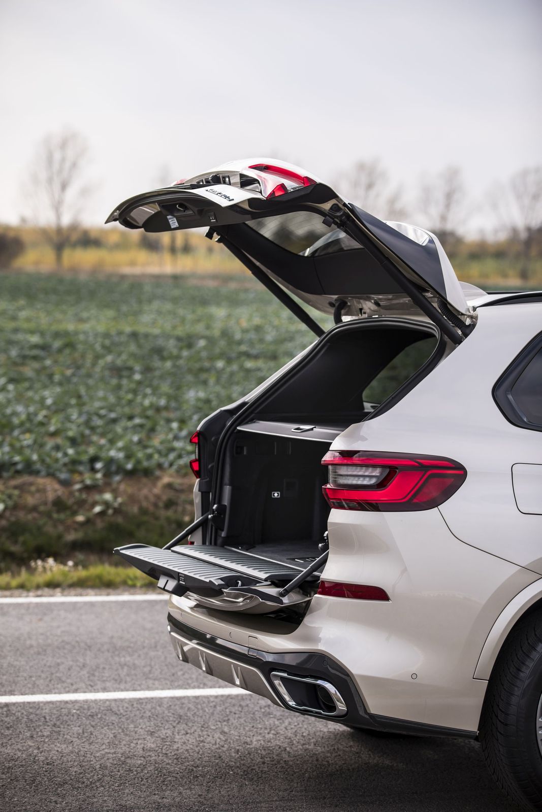 První jízda s novým BMW X5. Zvětšili ho tak, že musí umět samo couvat ...