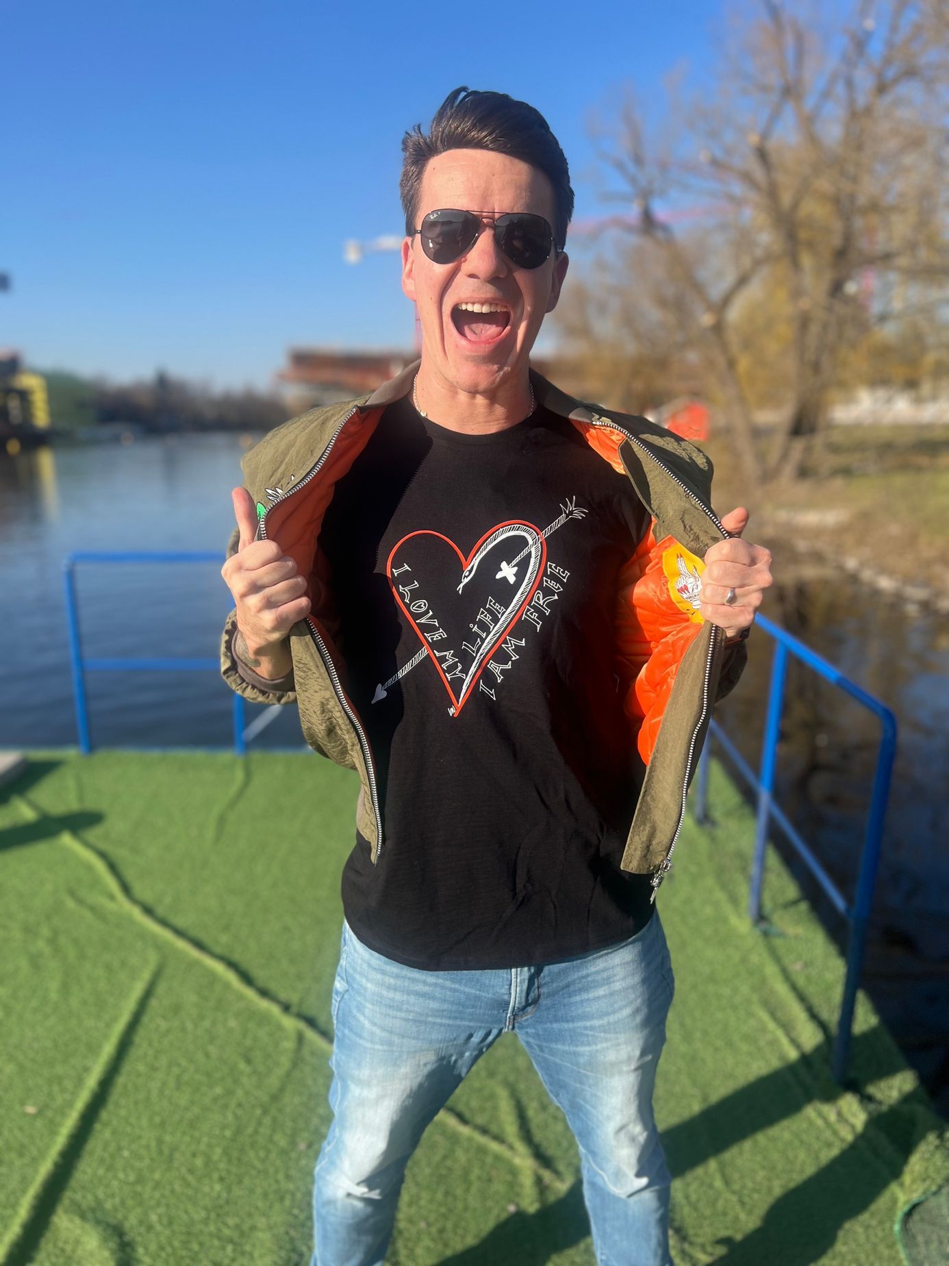 Kouřil jsem 20 jointů denně, nechápe DJ Roxtar. Léčebnu si musel vzít ...