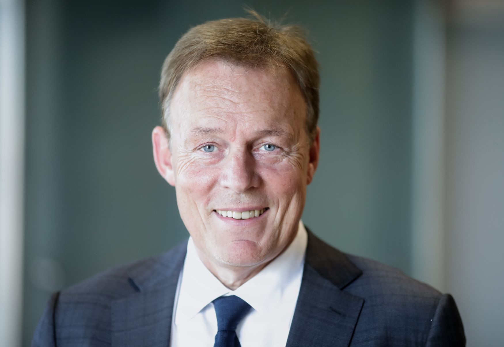 Německý poslanec za SPD Oppermann zemřel po náhlém kolapsu. Bylo mu 66 ...