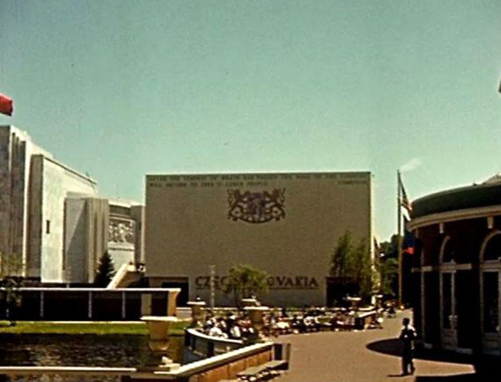 Od lidových stavení po high-tech. Jak československé pavilony zářily na ...