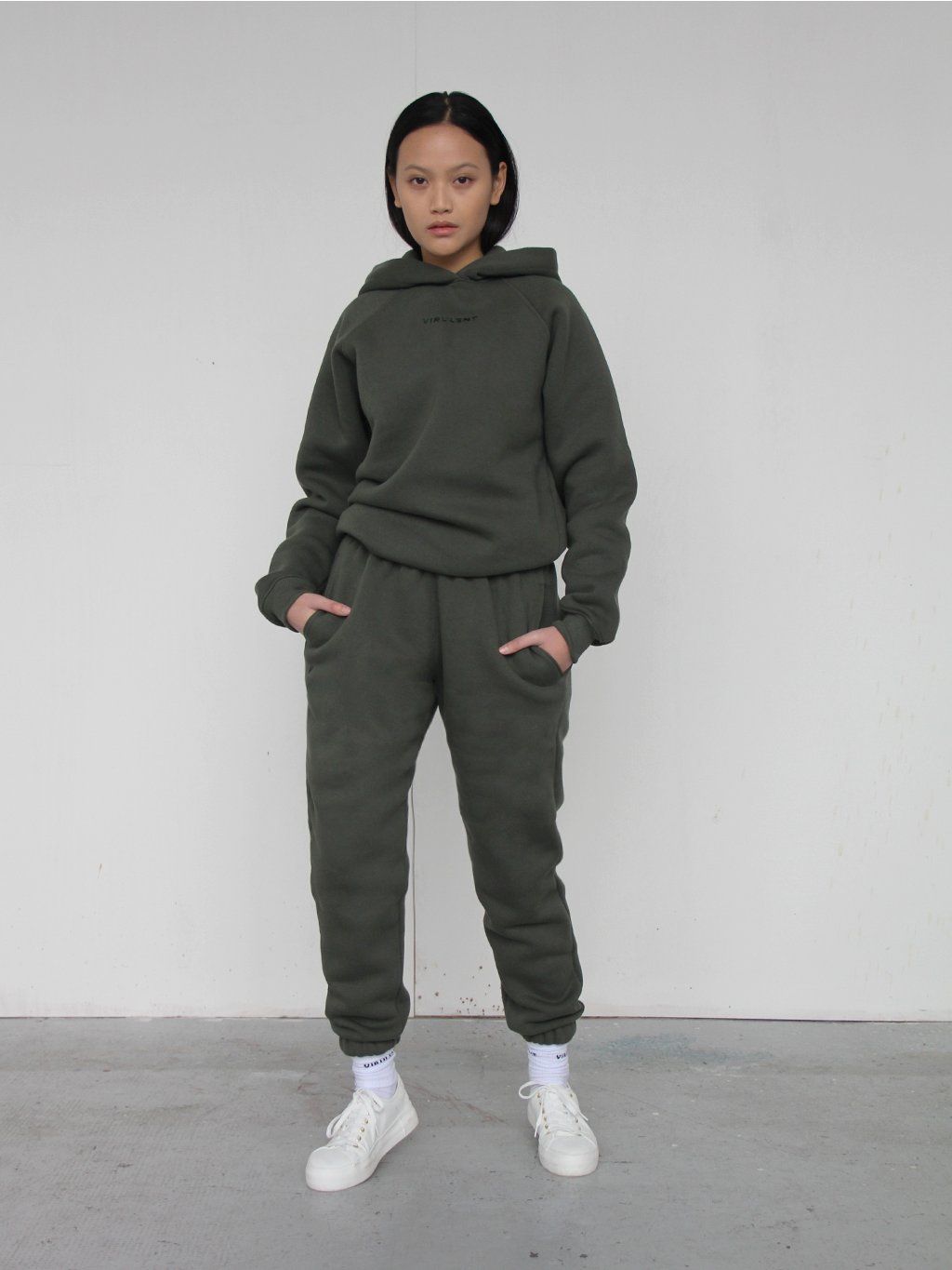 Teplákové soupravy jsou módním hitem. Máme tipy, jak je nosit a vypadat ...