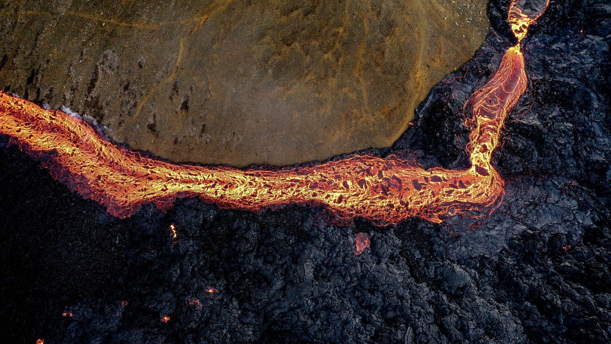 Ohromující fotky Čechů z erupce sopky na Islandu. Místní k ní chodili ...