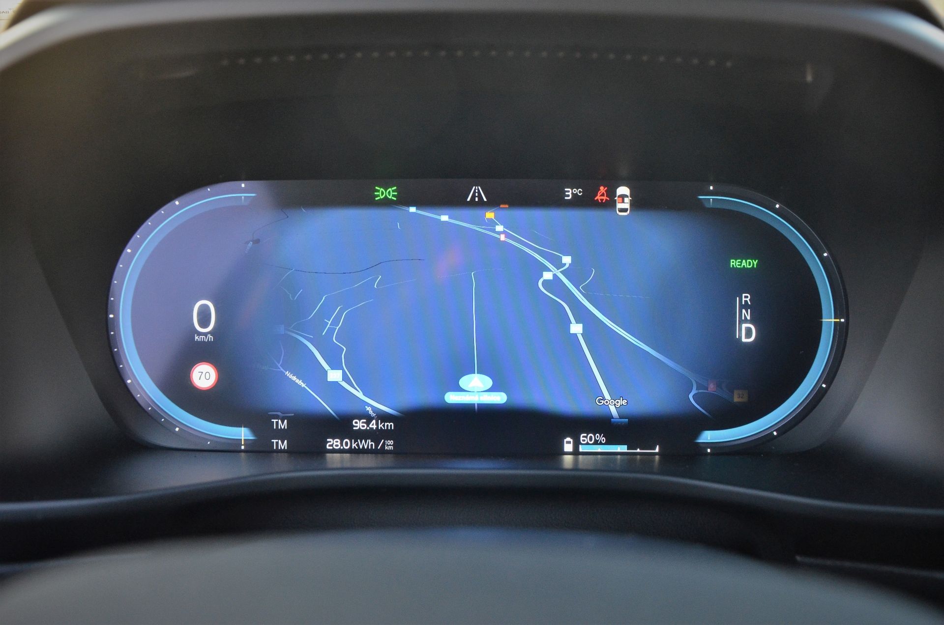 Auto jako mobil: Volvo C40 je na baterky, běží na Androidu a kupuje se ...