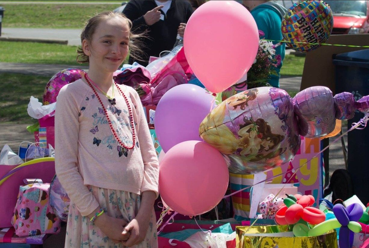 Děti odmítly oslavu s nemocnou dívkou. Pomohl až Facebook - Aktuálně.cz