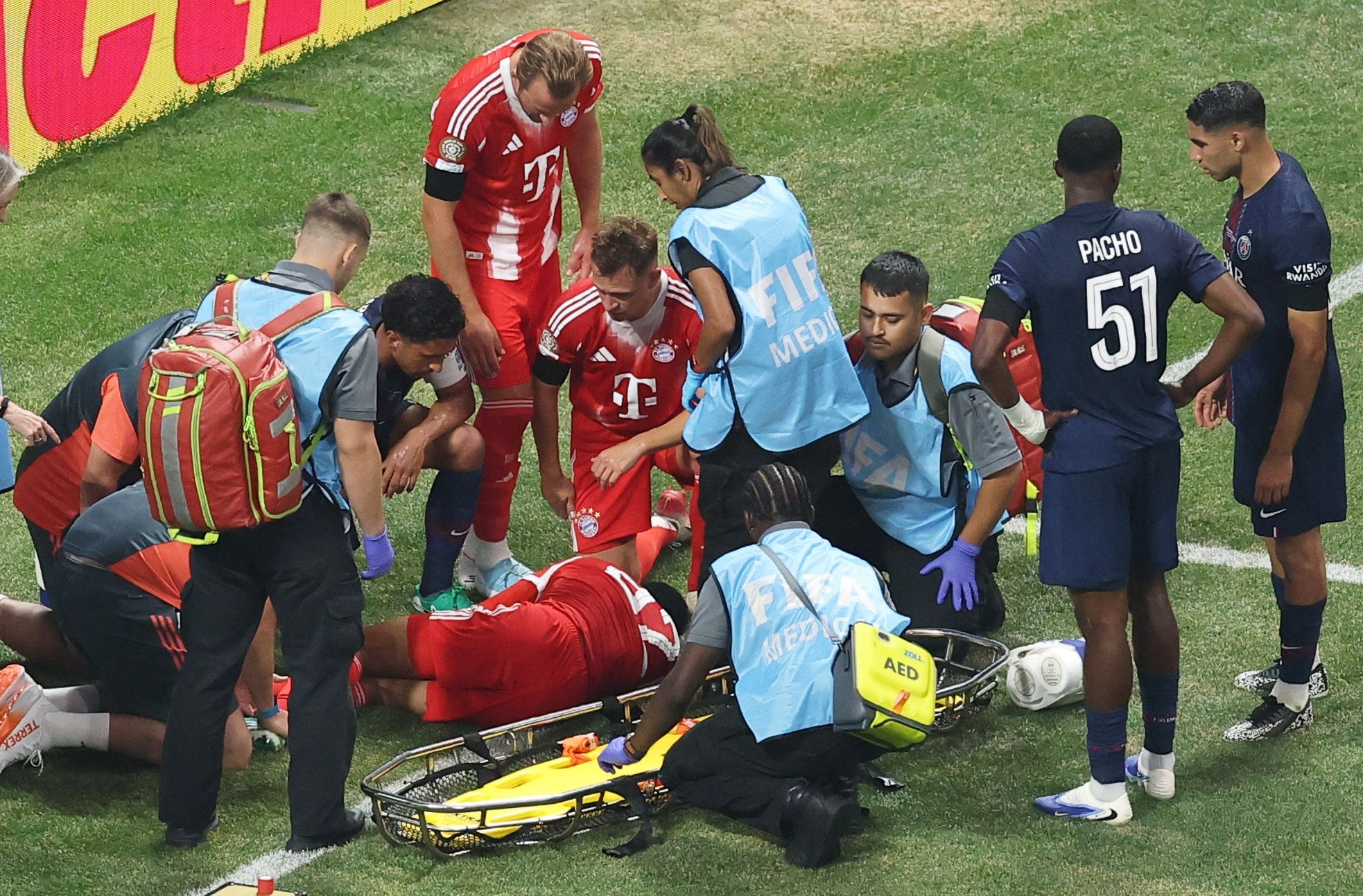 Bitvu gigantů zastínilo děsivé zranění. Hvězda skončila se zlomenou ...