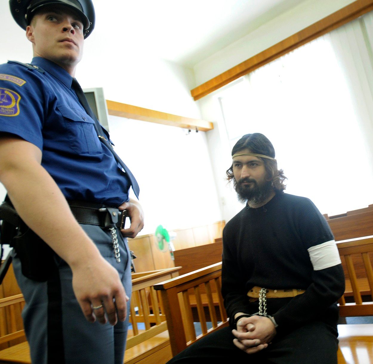 Vrah z Ukrajiny naléhá na české soudy. Pusťte mě z vězení, chci bojovat ...