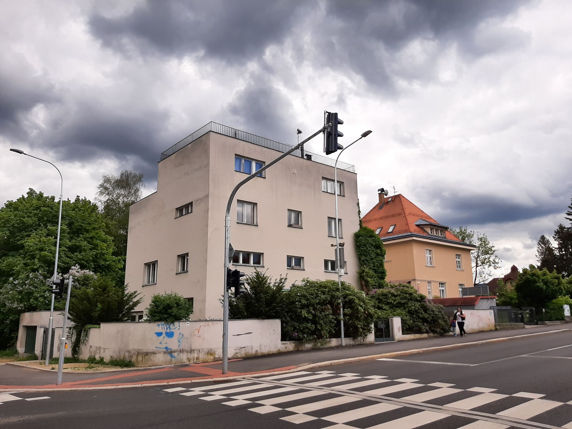 Jablonec, centrum: vily německé tradice a záhadný arabský nápis z ...