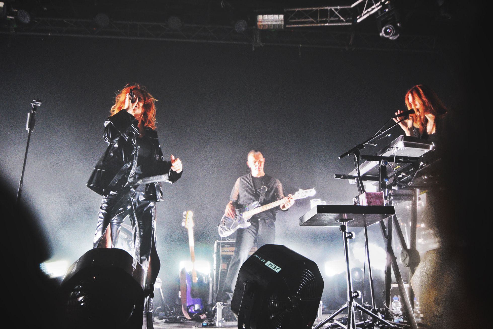 Goldfrapp zahráli na oslavě narozenin Roxy. Koncert zachránily hlavně ...