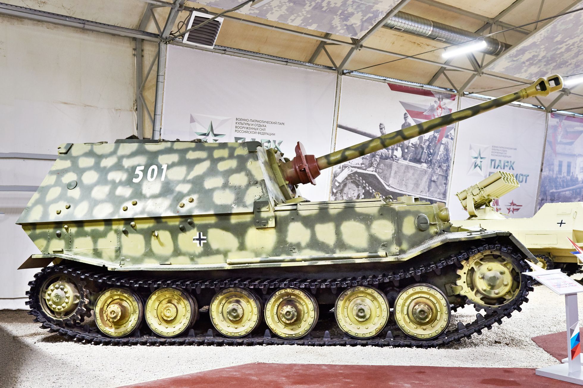 Slavné přešlapy Ferdinanda Porsche: Hybridní tank pro Hitlera se ...