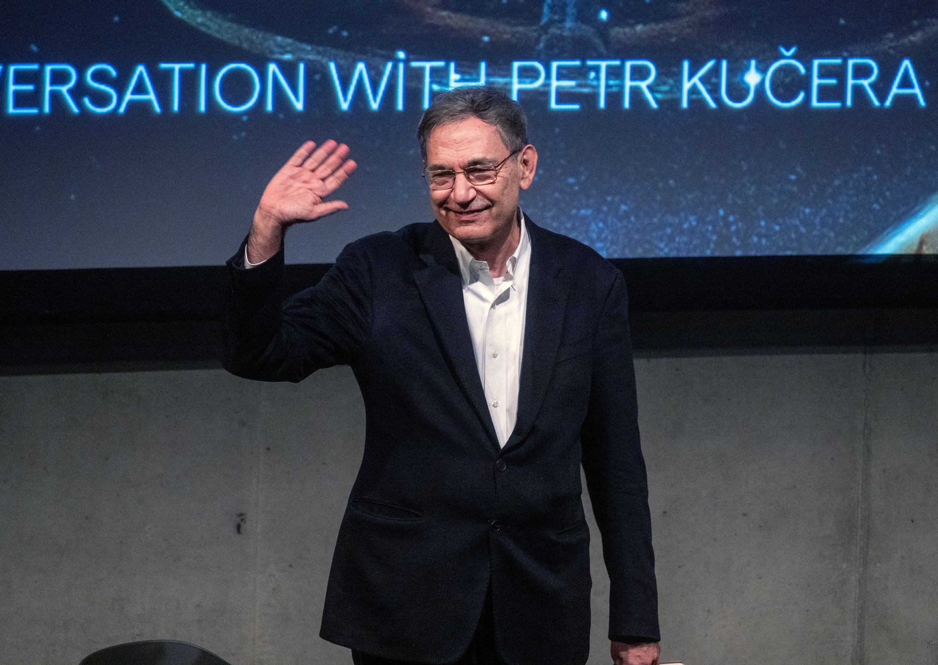 Není o epidemii. Turecký nobelista Pamuk představil v Praze román ...