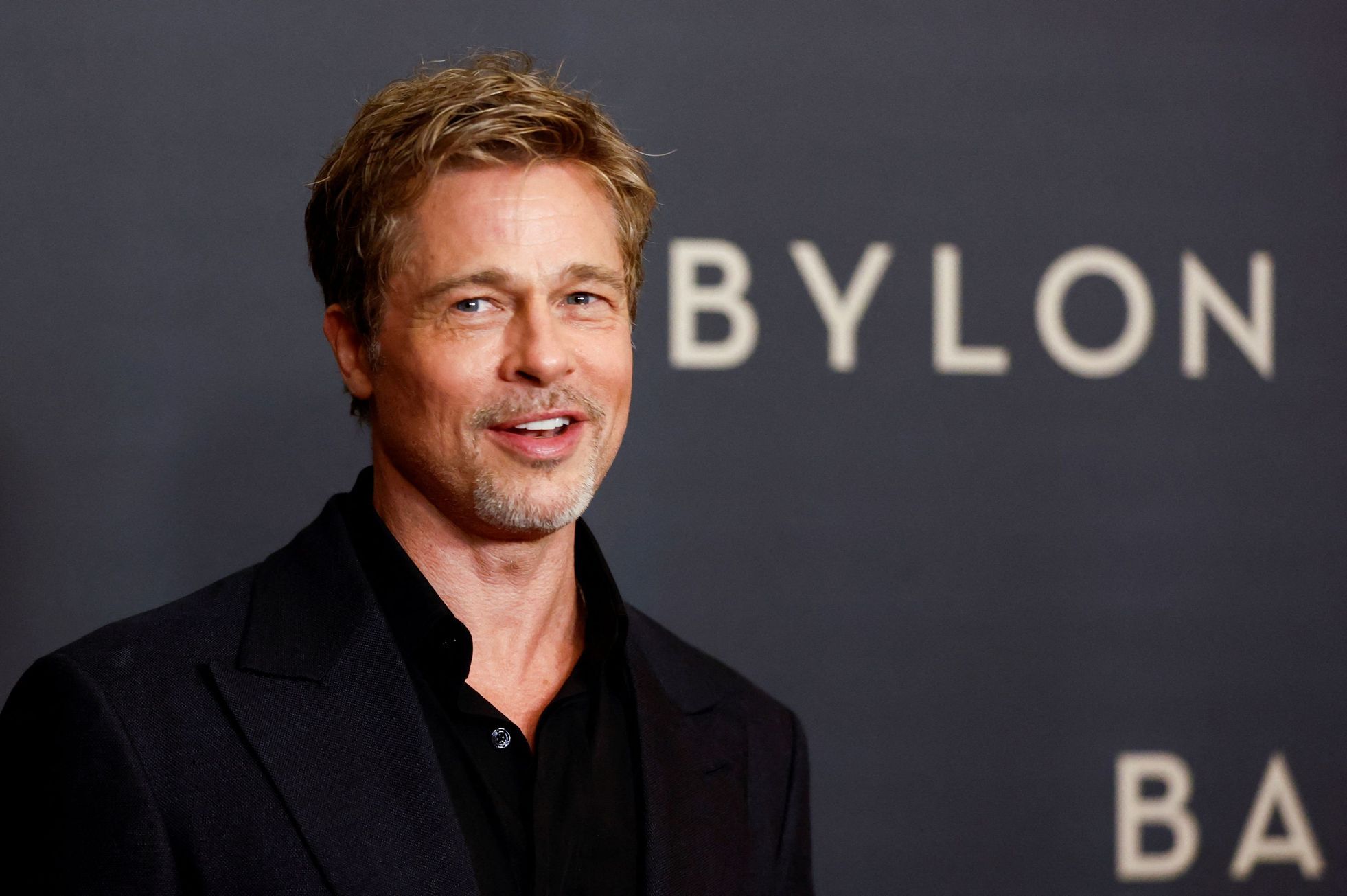 Syn jej označil za "prvotřídního haj*la". Brad Pitt si ale života užívá ...
